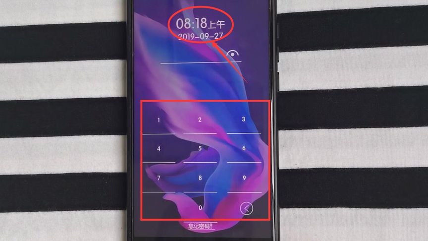 1秒教你设置手机时间锁屏壁纸,密码随时间一直在变,很好玩