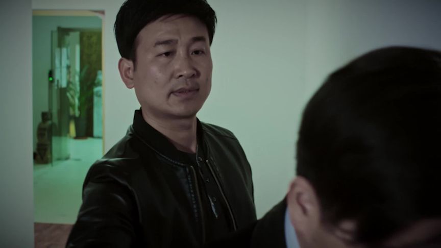 精神小伙模仿英雄本色经典片段大型翻车现场【真人模仿】