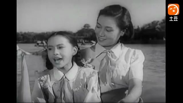 怀旧电影金曲1955祖国的花朵插曲让我们荡起双桨