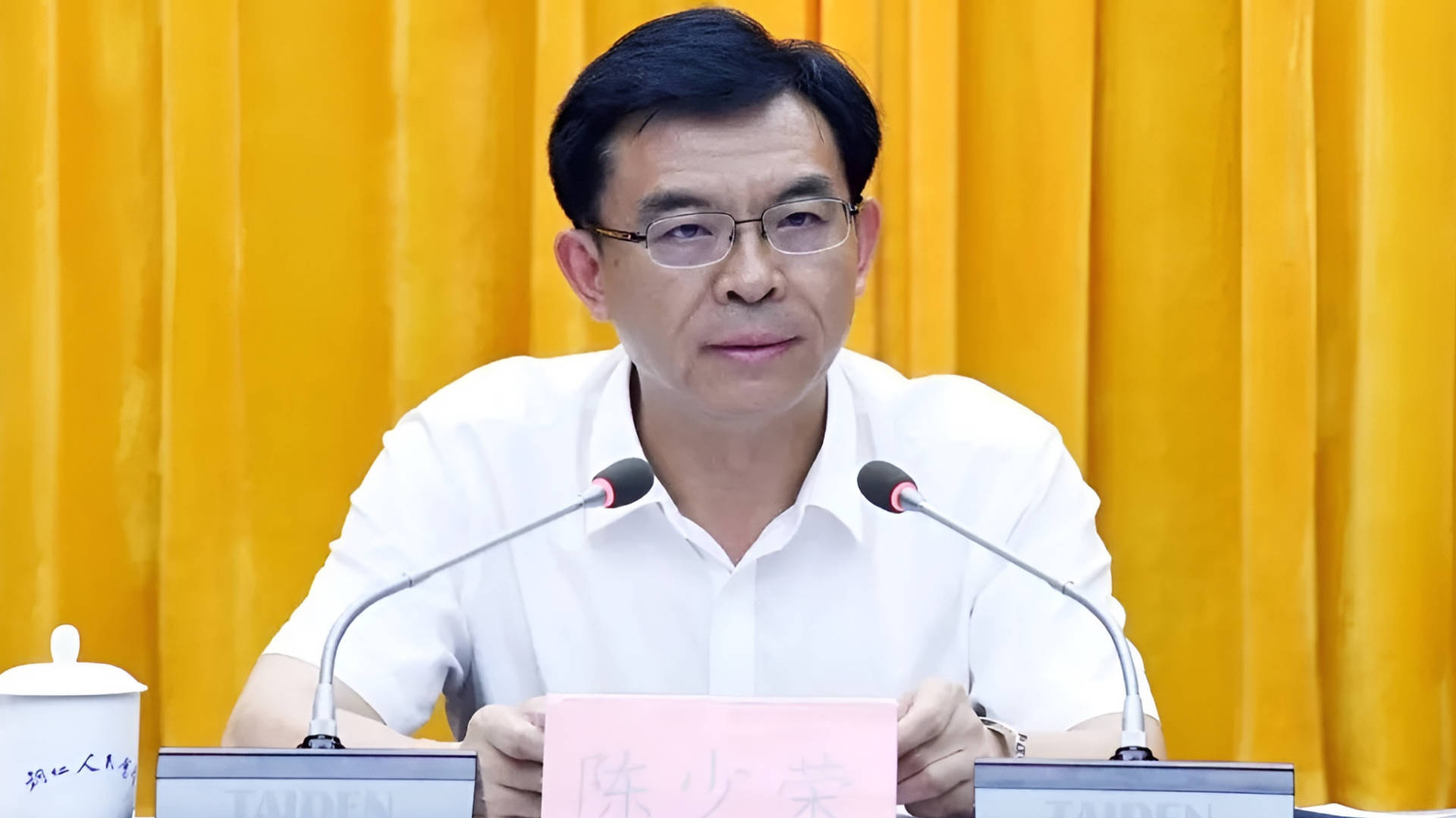 晋升不满1年被免职的陈少荣,盲目决策上项目、违规摊派费用,私德不修