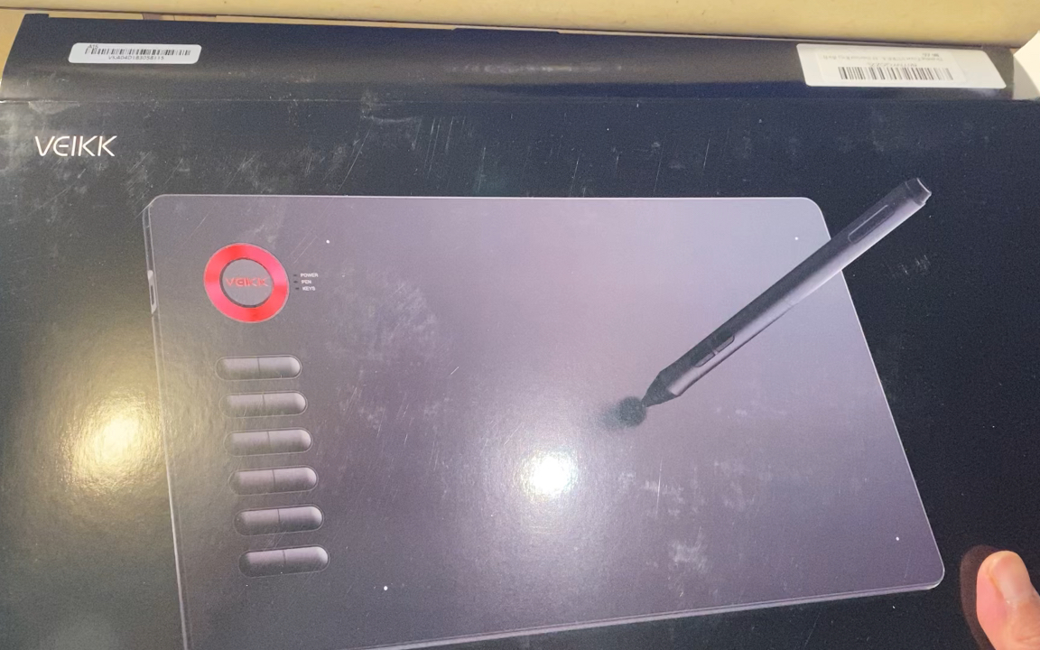 开箱并介绍我的新电脑画板VEIKK A15的一些配件和如何下载设置。