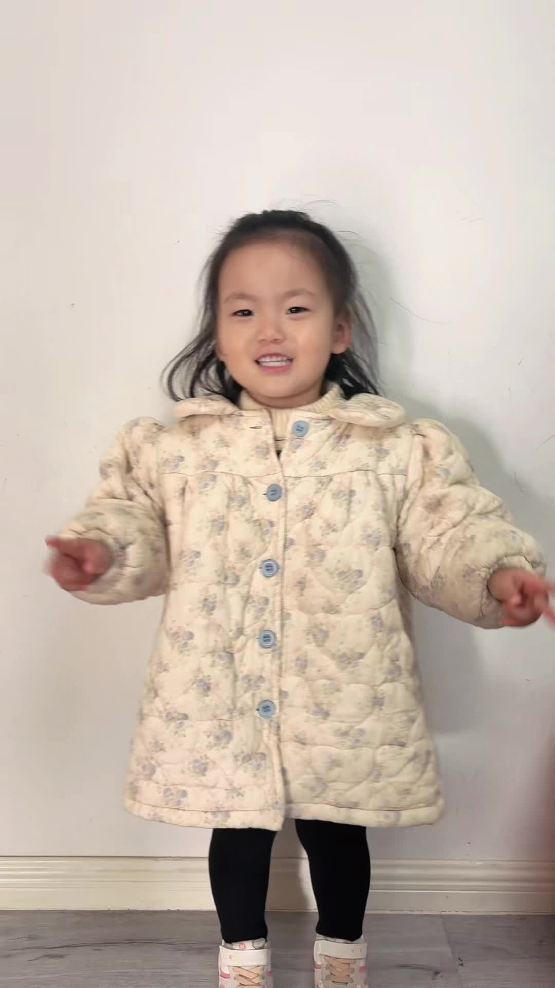 今日手指律动《小动物模仿操》,小朋友们一起练起来吧ߤ� #手指谣#...