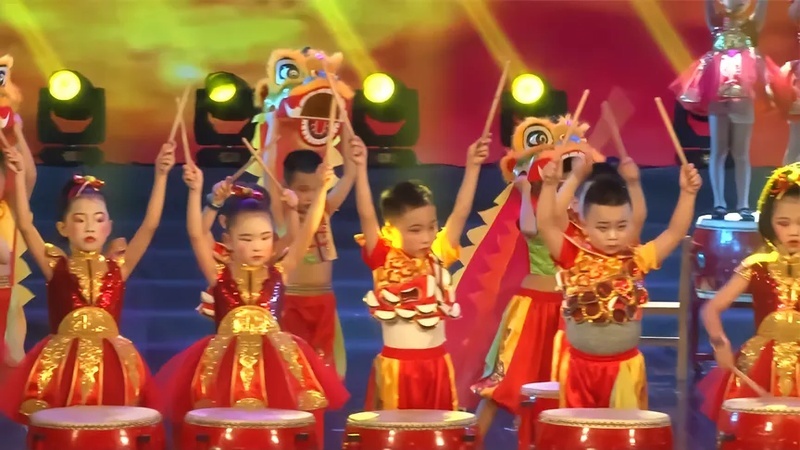 群舞《 震震天》孩子们也能演绎 大气、喜庆、震撼的开场舞蹈