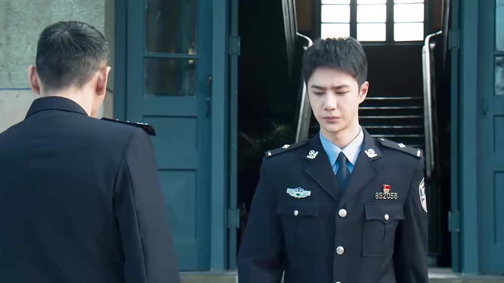 缉毒警察只是跟局长擦肩而过,就意识到局长有问题,被低估的电视 #好...