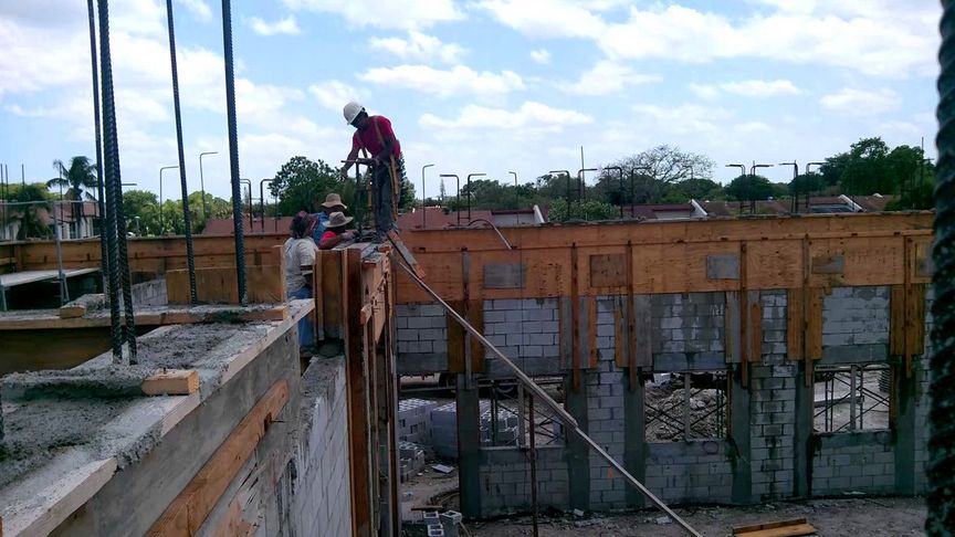在农村建自建房,铺一平方米的地砖要多少黄沙和水泥?