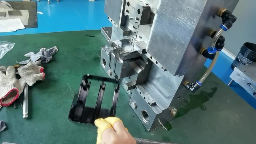 又要修模,咦…#模具制造 #精密加工 #工厂实拍视频 #模具抛光
