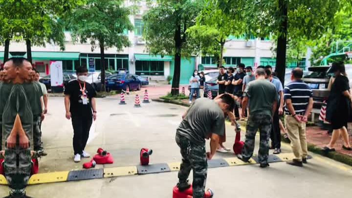 #消防安全 消防学习和使用水带!