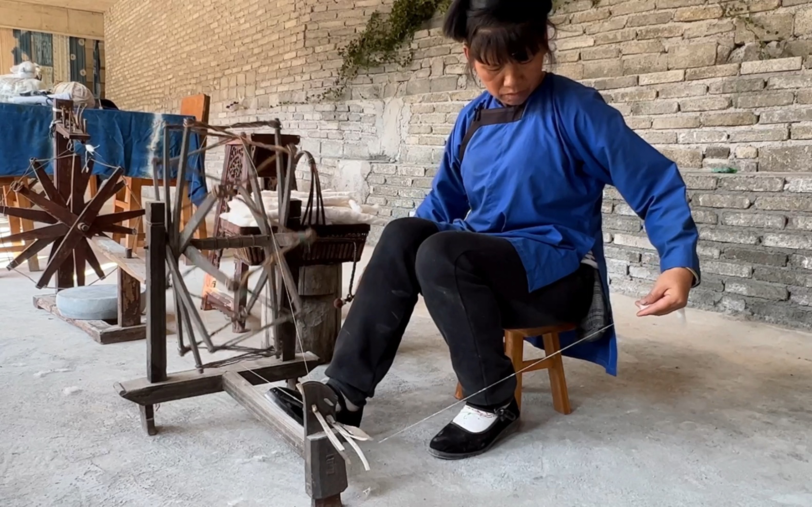 纺织 | 纺纱制线| 每根棉纱都经过手工打磨