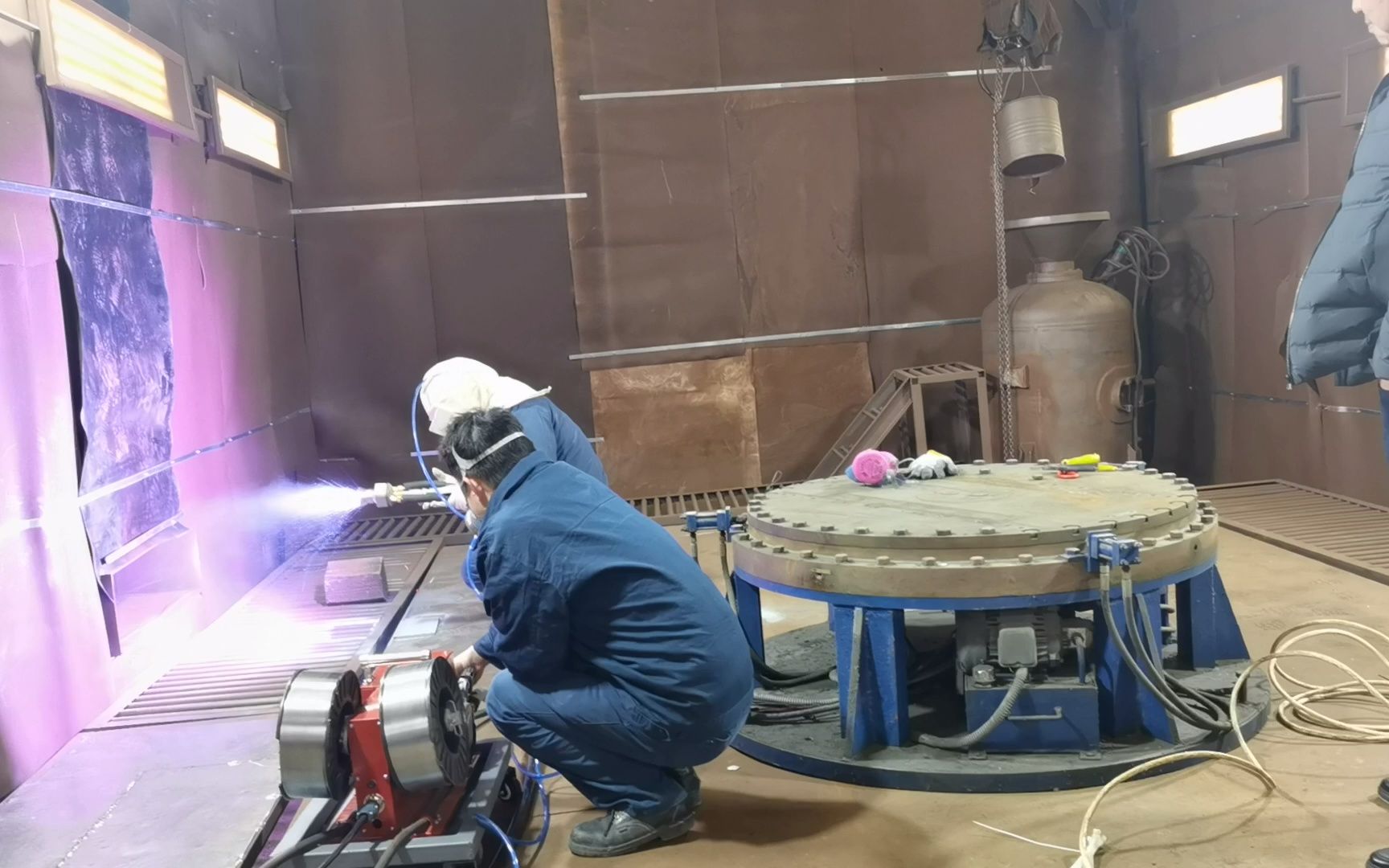 实拍电弧喷涂作业,有害因素辨识与防护见评论区,方便大家复制