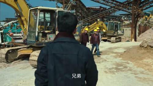 按照规章制度执行任务,但是却被工人们阻拦