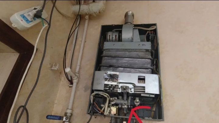 老式燃气热水器不打火,小哥用维修实例教你怎么修,值得收藏