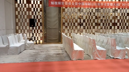 喷绘设计色彩对比度,背景板舞台搭建的不同光线下拍照片VS录视频...
