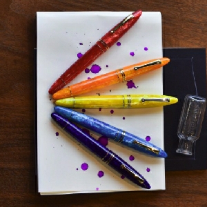 赛璐璐暴躁钢笔哥 