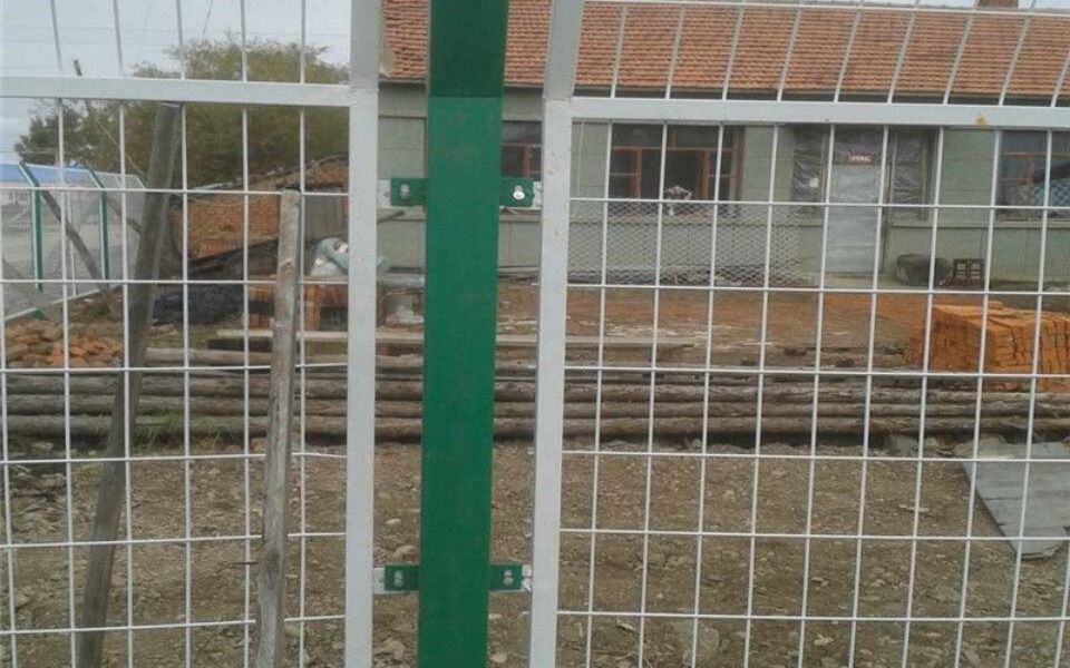 【拓轩】守护通行安全:高速公路防护栏网的必不可少