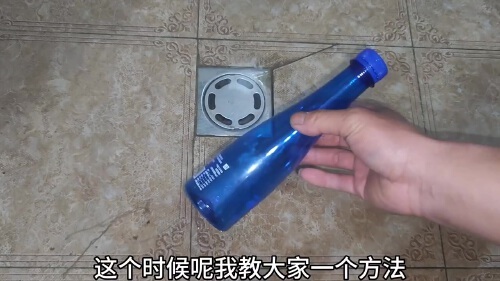 地漏堵了别着急,老水工教你用一个饮料瓶轻松解决,方法快速好用