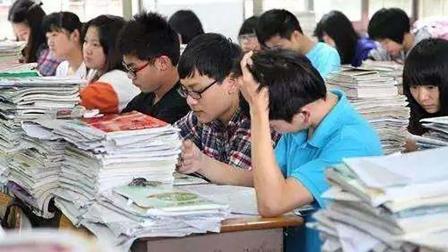 高考录取分数线,到底依据什么标准划分的?今天总算知道了