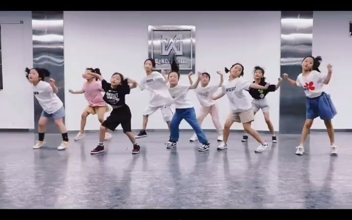 幼儿舞蹈推荐《小城夏天》适合夏天的舞蹈小朋友们外出随时随地可以...