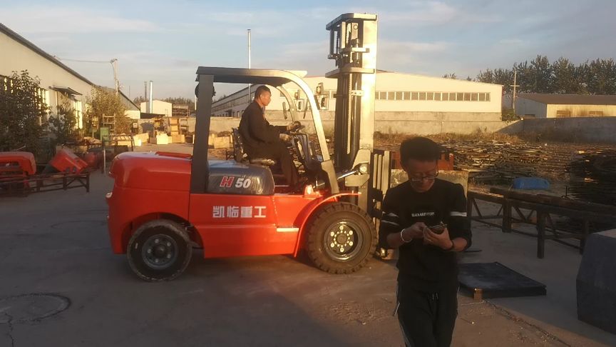 5吨叉车,带侧移,两节4米,实心胎,干活利器,师傅叉重试机
