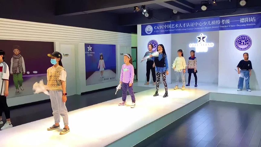 临时排了一节课的雨伞秀、大家都很努力!ߒ�期待2号的表演效果!