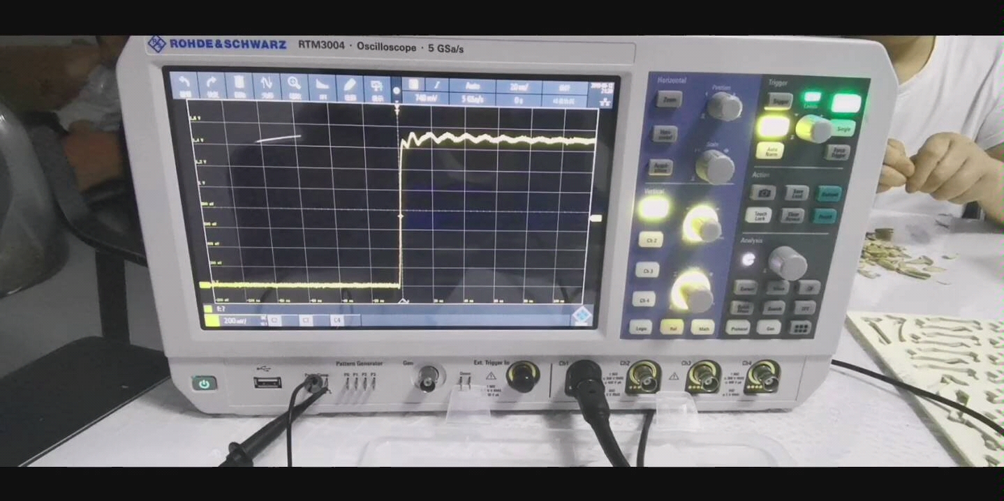 罗德与施瓦茨RTM3004示波器看探头的振铃现象以及消除方法
