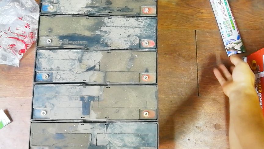 给客户换了一组电动车电池!我们用内阻测试仪,来看看内阻