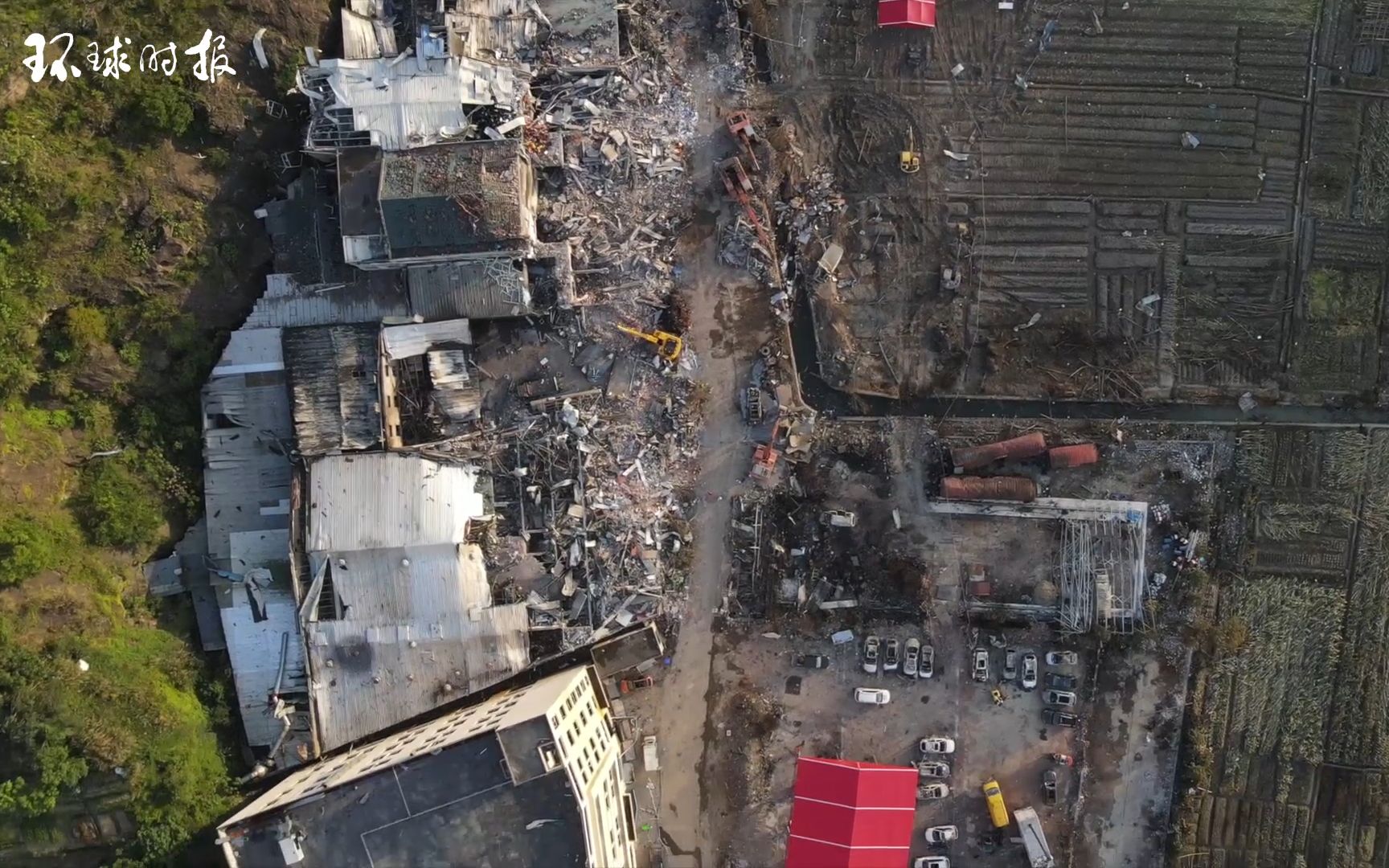 记者航拍温岭槽罐车爆炸事故现场