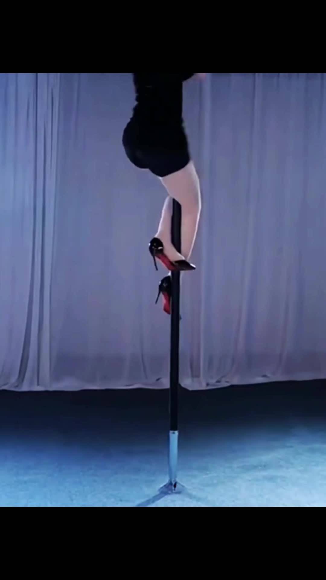 美人跳钢管舞,妩媚性感舞姿优美迷人