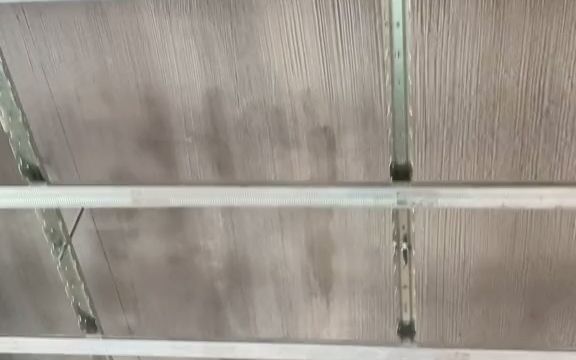 【木工】吊顶离不开壁虎插钉了