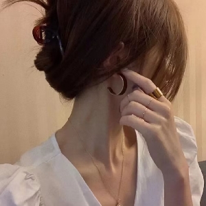 淤泥而不柒 