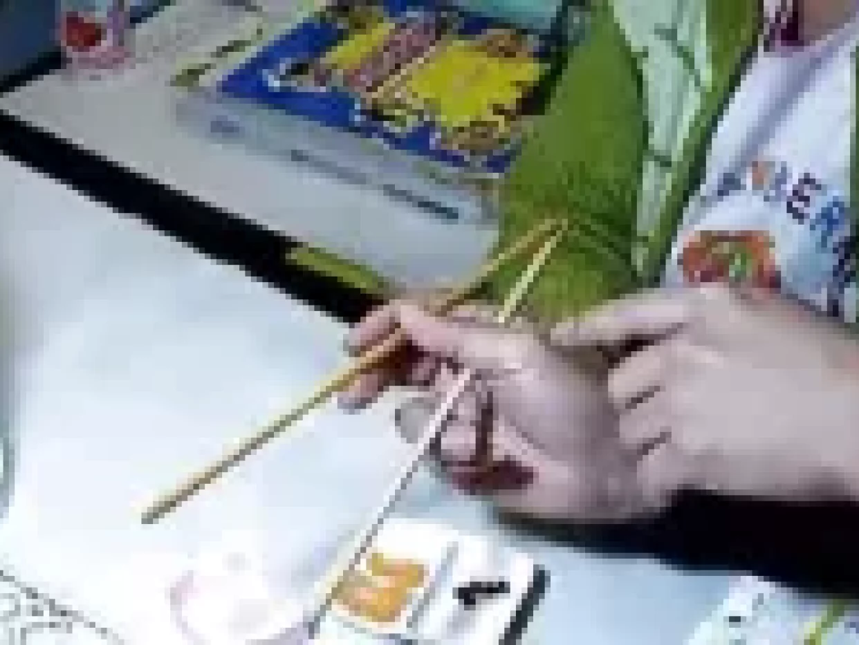 教孩子正确使用筷子