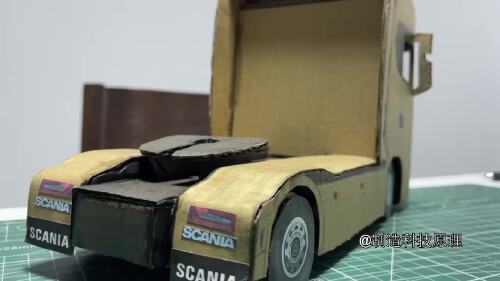 如何简单地用纸板制作斯堪尼亚卡车