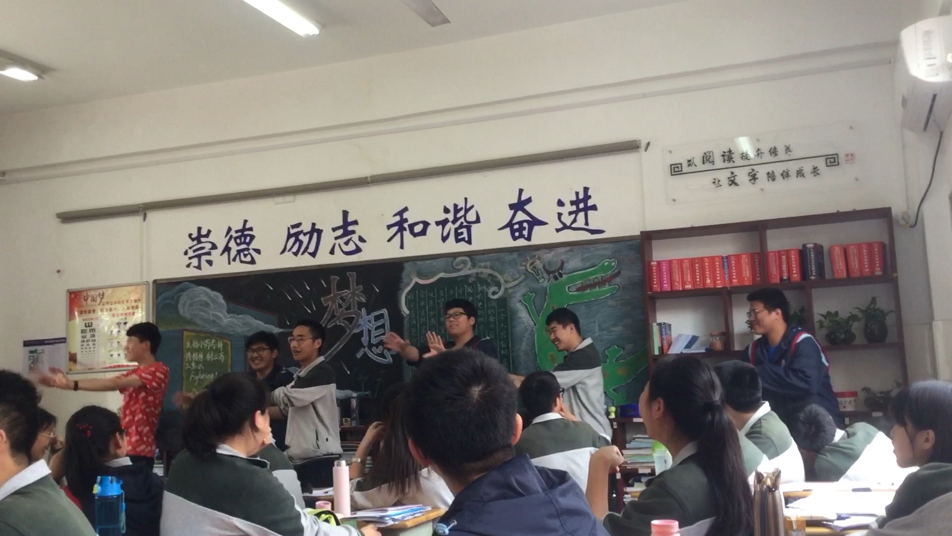 当班主任外出培训的时候班队课会发生什么事情?