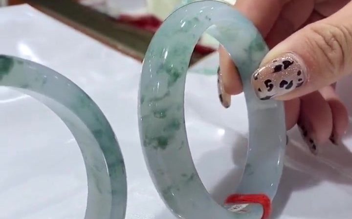 不能小看的糯种翡翠,价值惊人!看看里面有没有与你的相似的翡翠