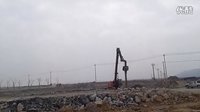实拍建筑工地挖掘机师傅打拔钢板桩、深基坑支护、钢围棱工作现场!