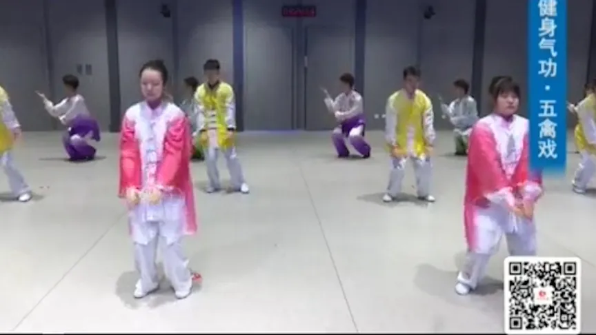 一起来欣赏五禽戏表演,通过模仿五种动物的形态,达到锻炼的效果