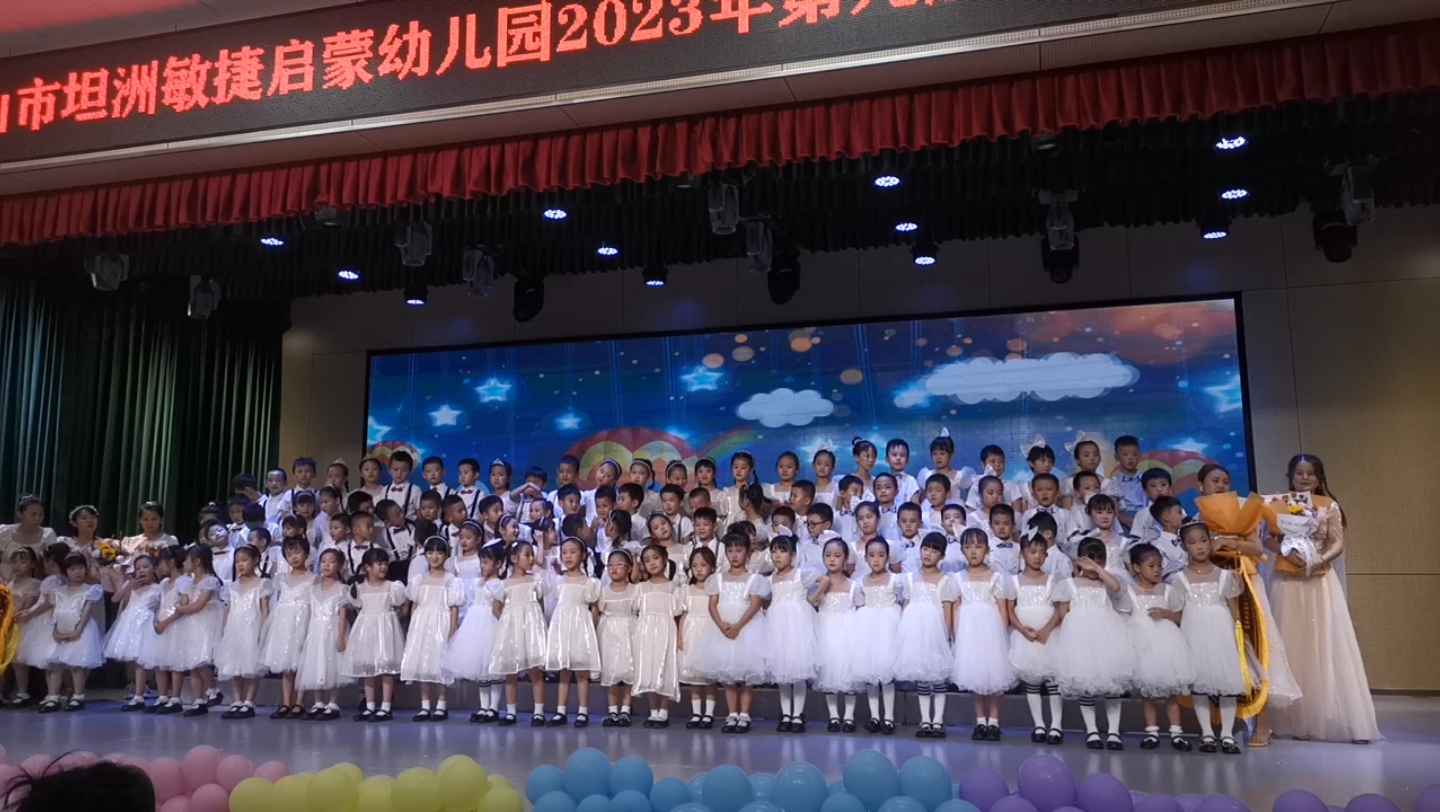 小儿子幼儿园毕业表演:歌唱《毕业歌》