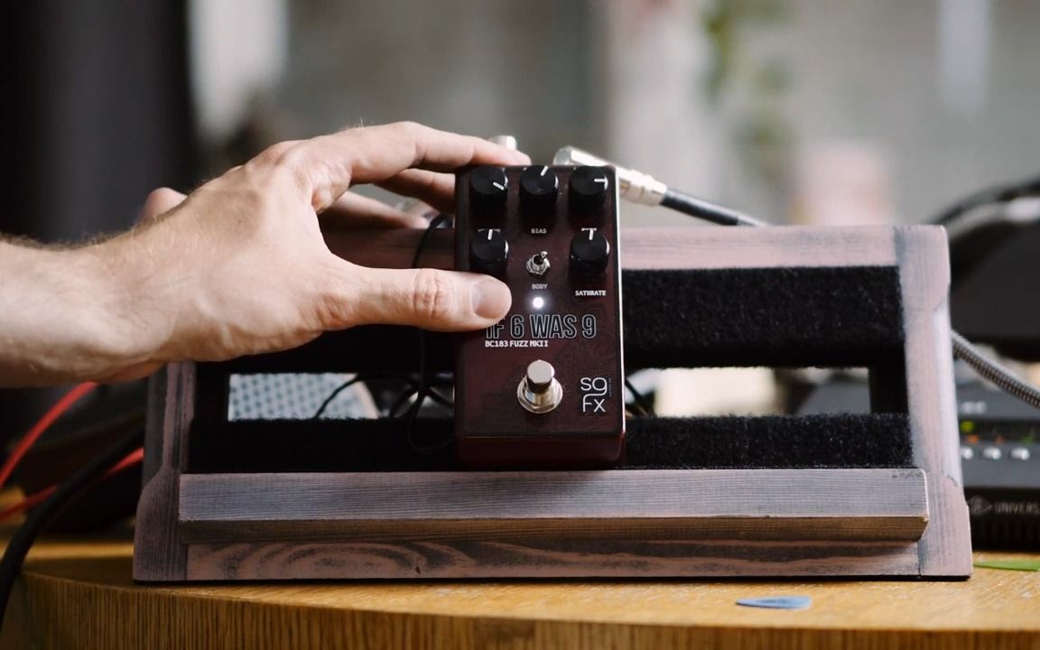 支持电压调节的FUZZ! 新款SolidGoldFX - If 6 Was 9 BC183 硅管法兹...