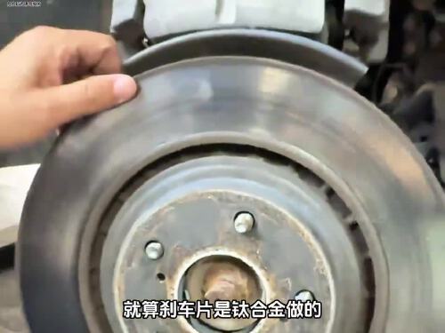 长下坡几十公里还挂D挡?别让刹车失灵毁了你!