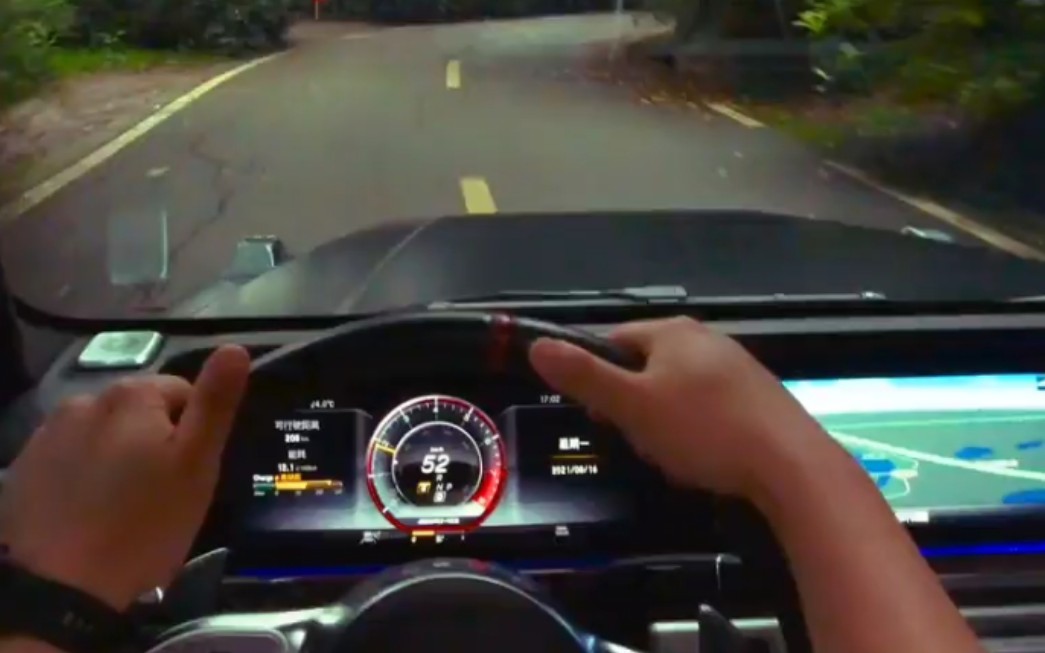 今天第一次拍第一视角开车的视频