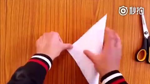 雨伞折纸教程,更多资讯关注微信公众号“幼儿简笔画大全”