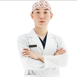 皮肤美容王师平博士 