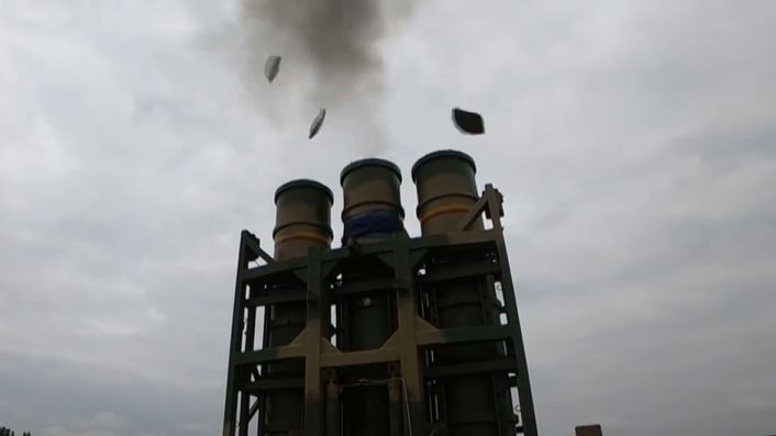 硬核!防空部队演练导弹击毁模拟敌机