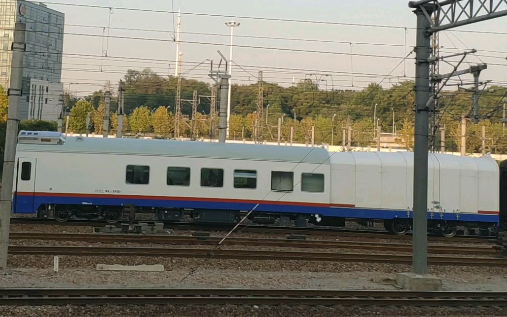 【中国铁路】K155次列车列尾附挂隧道检查车