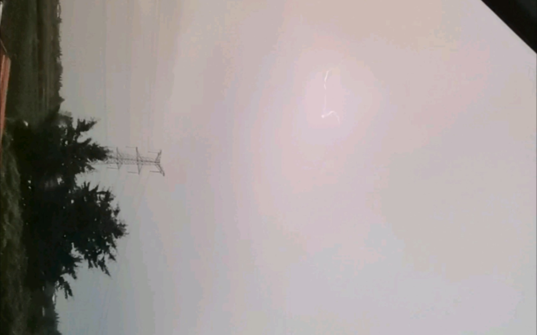 打雷下雨也要坚持水视频呢
