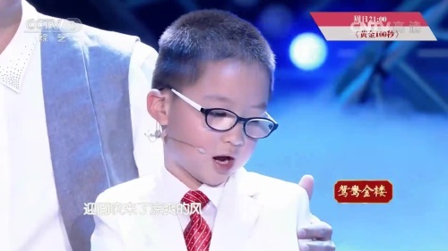 破防!爸妈陪萌娃唱《让我们荡起双桨》,童年回忆和亲子情全混一起了