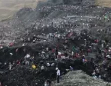 酷似大型劳改场,实拍缅甸万人挖翡翠现场!