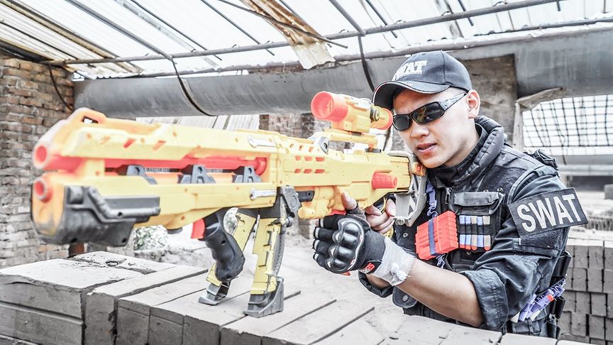 真人版CS:这么大的玩具枪,你玩过吗?