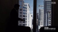高清视频素材 - 窗边接电话对电话传来的喜讯非常兴奋的商务男性