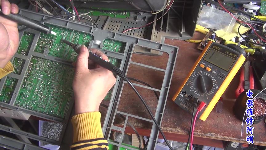 电视机出现蓝屏!无图无声,阿明用这种方法找到问题