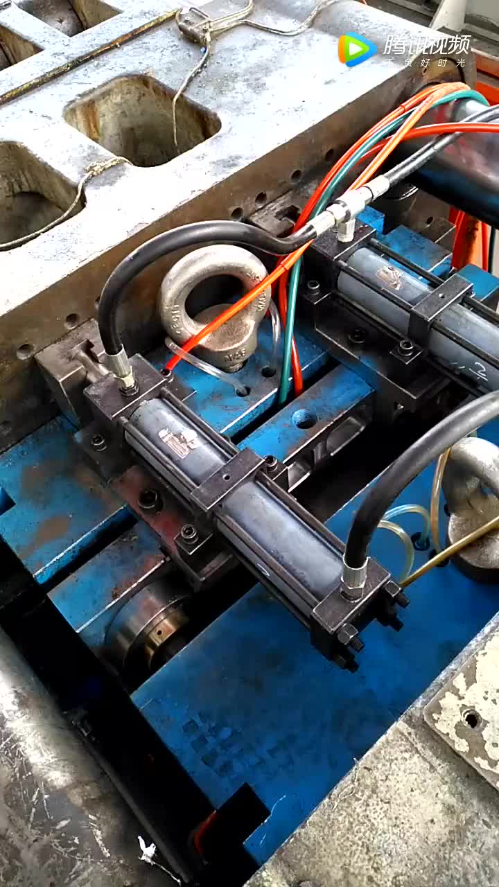 周转箱模具试模过程,这个模具几百万,太很值钱